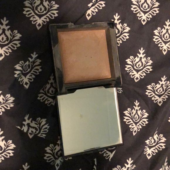bareMinerals | Makeup | Invisible Glow Highlighter | Poshmark